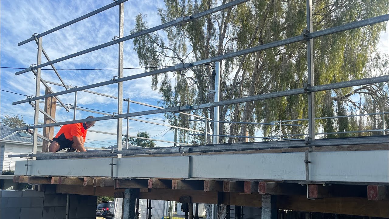 Edge Protection System for Concrete Slab Formwork - YouTube