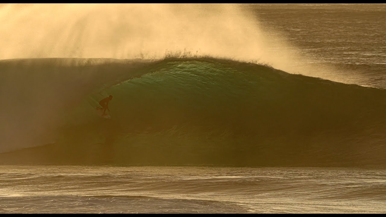 THE PACK SCORING PERFECT BARRELS SURFING PIPELINE - YouTube