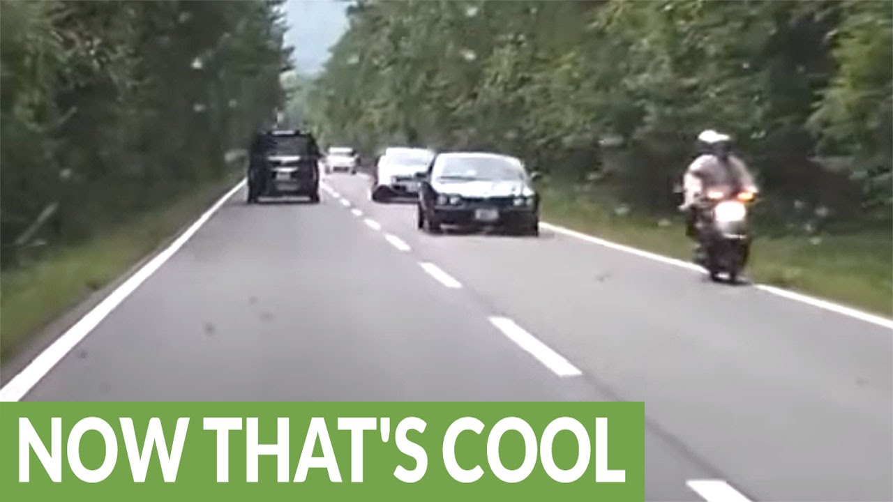 Rumble strips on Japanese road play musical tune - YouTube