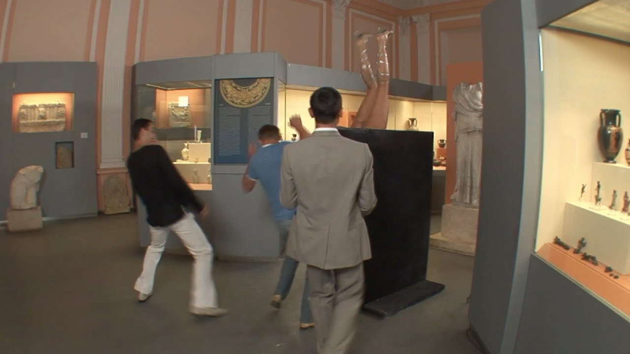 Τα Καλυτερα Pranks στο Μουσειο! Πλακα κανεις Best Museum Pranks Crazy ...
