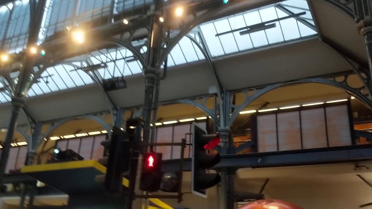 Traffic lights at the London transport museum - YouTube