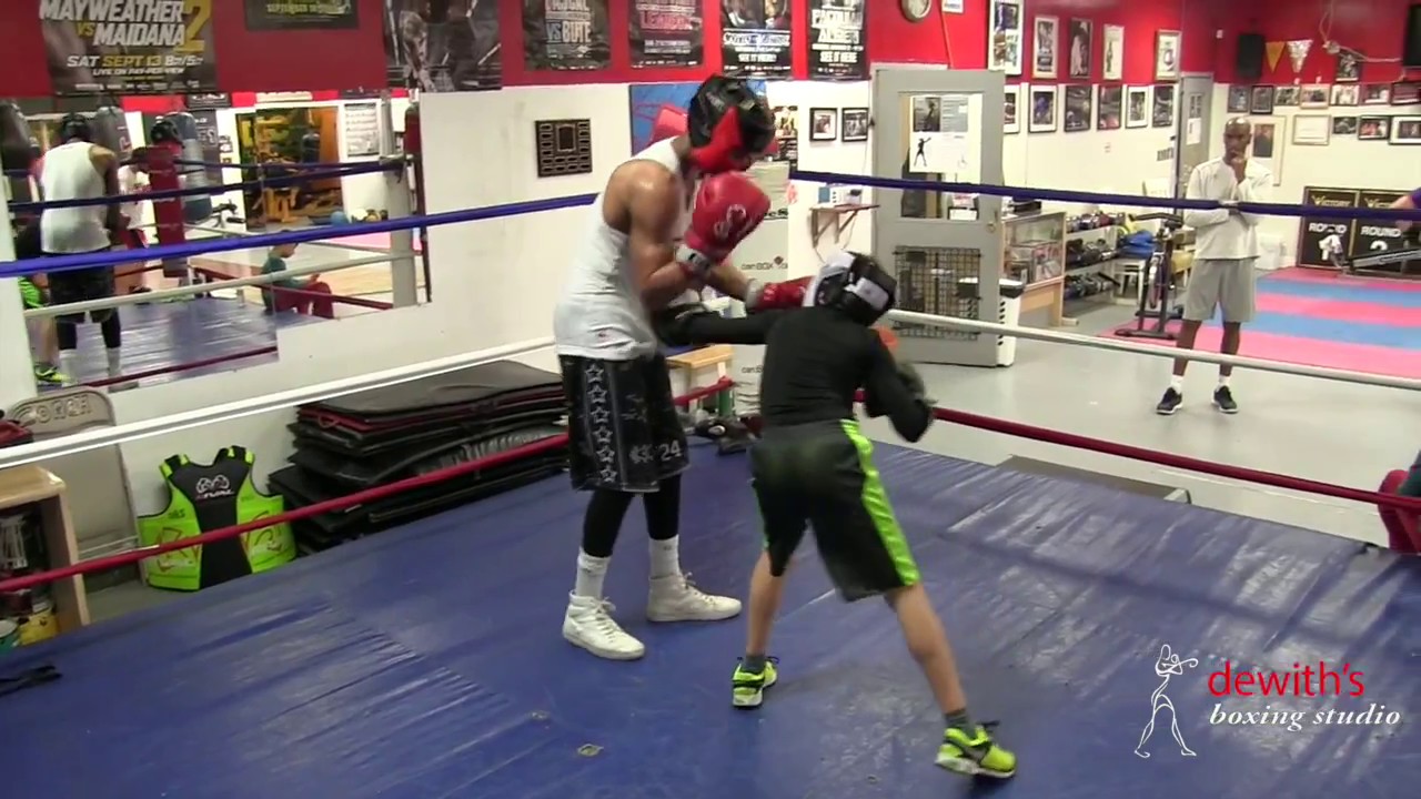 Amateurs sparring inside Dewith's Boxing Studio - YouTube
