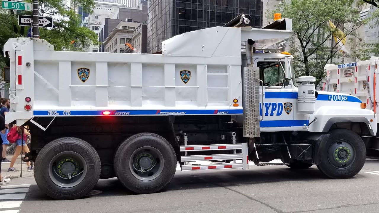 NYPD CounterTerrorism Division Dump Trucks Protect 5th Ave In Manhattan ...