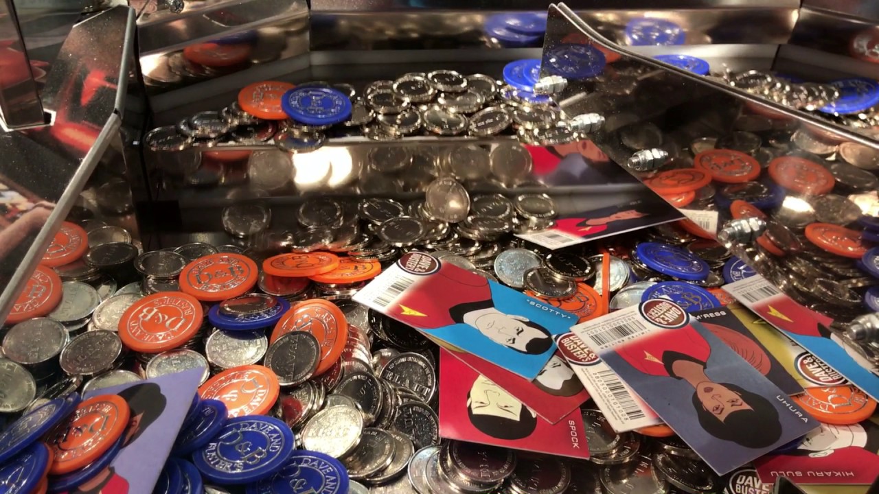 Dave & Busters M'Reiss Hologram Minions Coin Pusher Games - YouTube