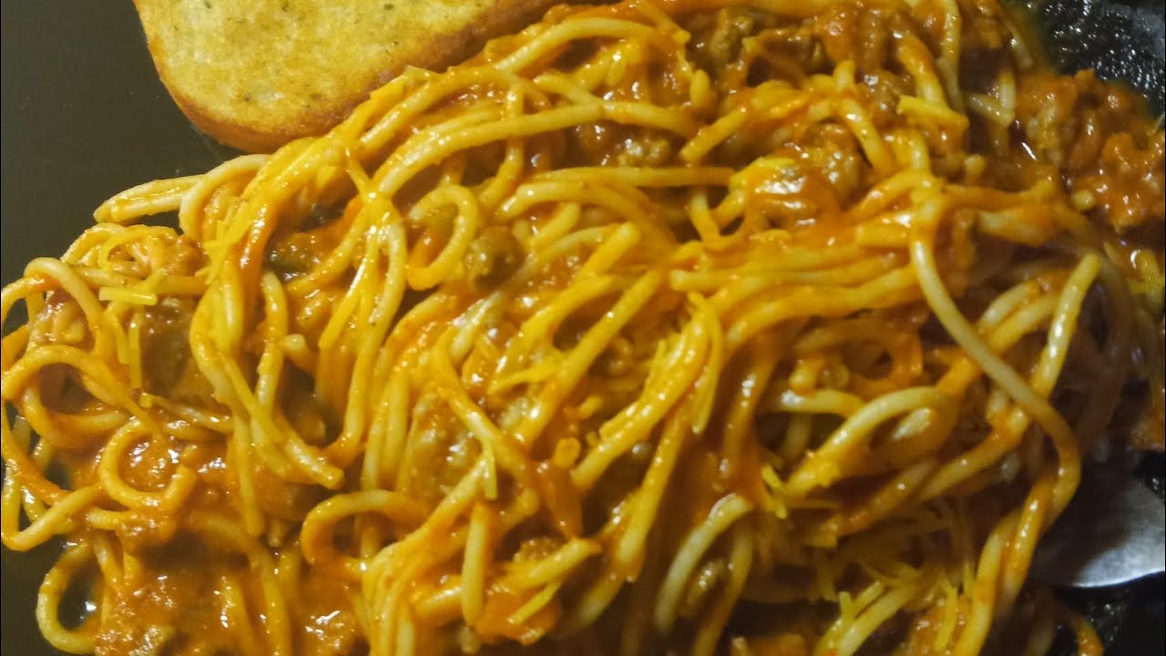 COOK WITH ME : EASY SPAGETTI RECIPE #SPAGETTI - YouTube