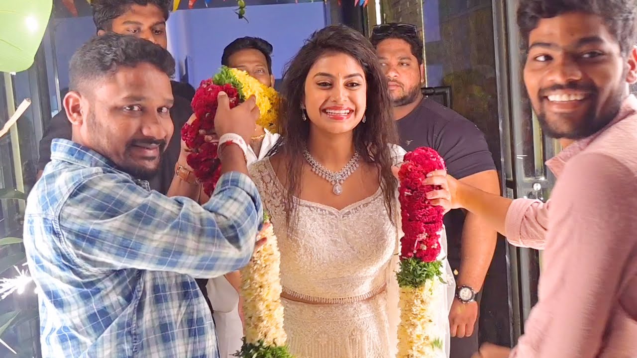 Sonia Akula Meet and Greet With Fans After Elimination Of Bigg Boss 8 ...