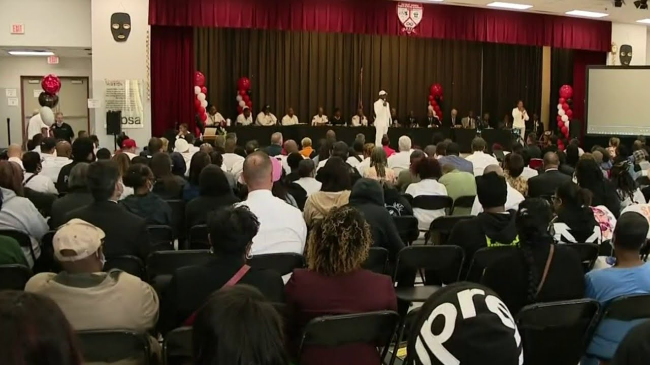 Detroit community comes together to find solutions for crime - YouTube