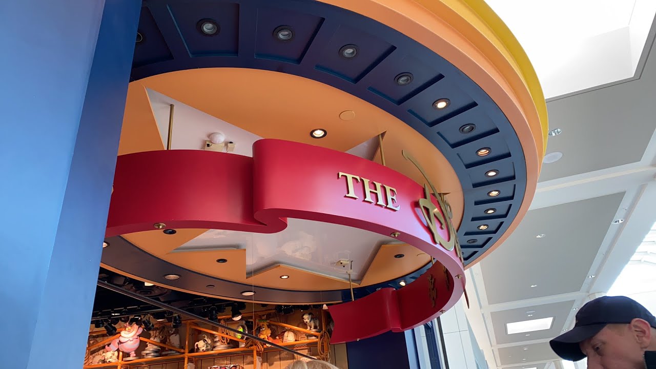 Opening Disney Store - YouTube