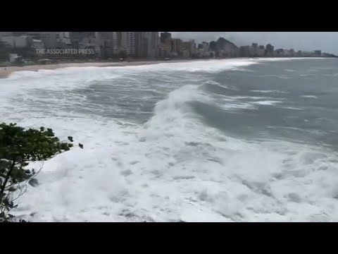 Rio de Janeiro sees unusually strong waves