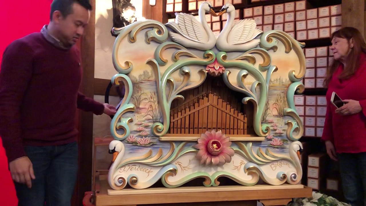 Verbeeck Organ plays Amapola - YouTube