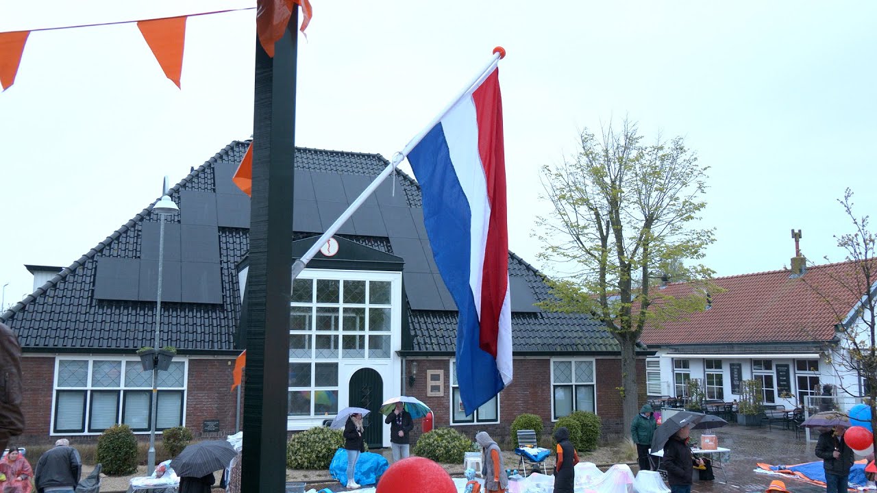 Regenachtige Koningsdag Den Helder alsnog een geslaagde dag - YouTube