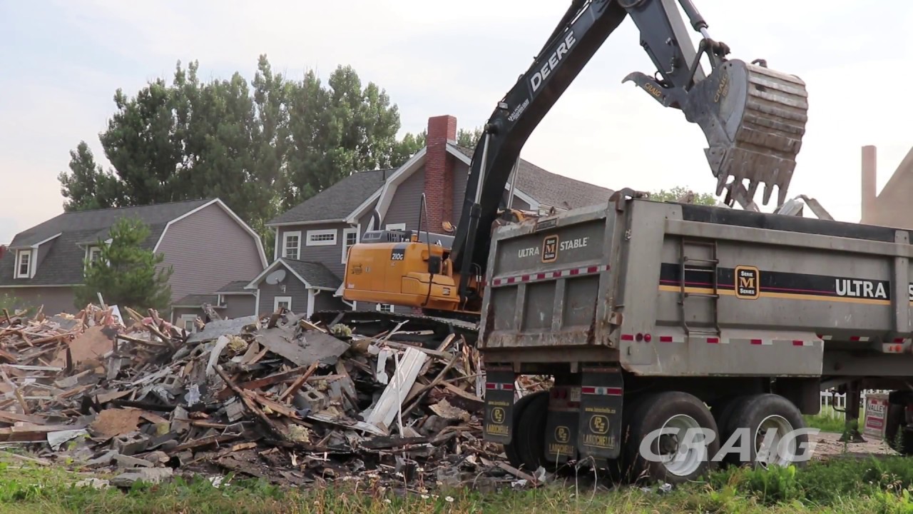 Craig Manufacturing - Deere 210G with Bucket and Thumb - YouTube