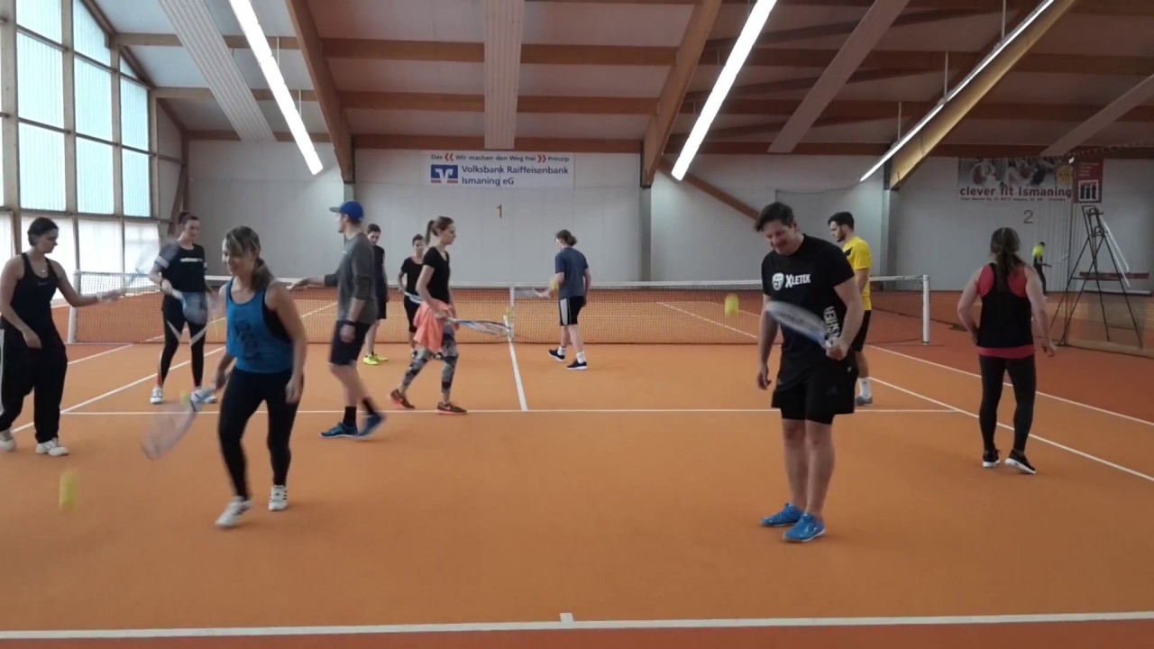 Ballgewöhnung Tennis - Ball abwechselnd prellen und hochspielen - YouTube