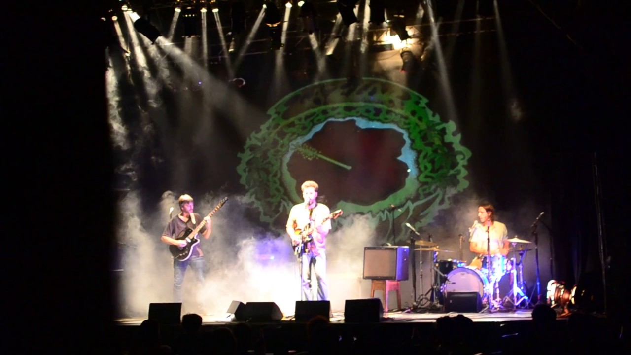 MAMBO SURF en el Caff - Tu Tren - YouTube