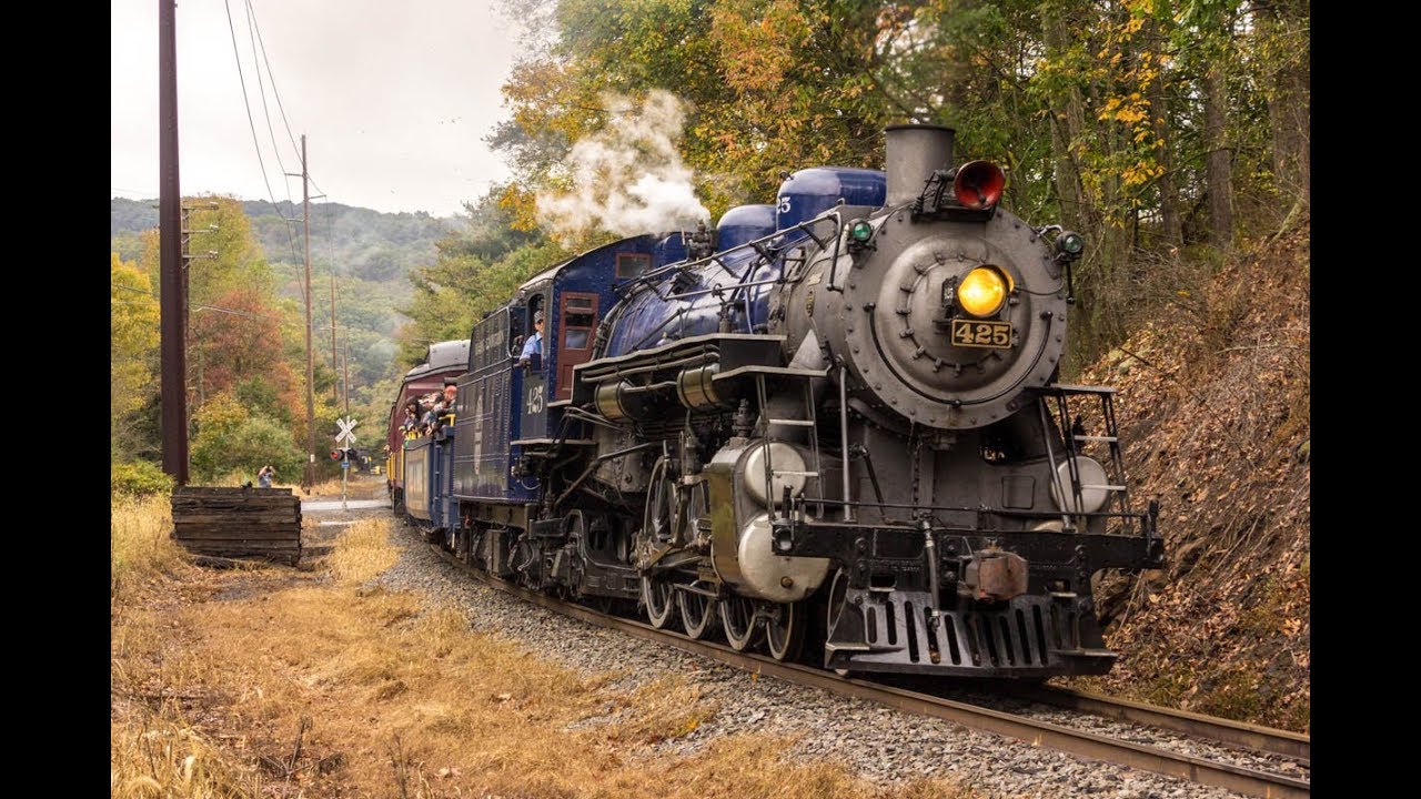 Reading & Northern 425 - Fall Foliage Specials - YouTube