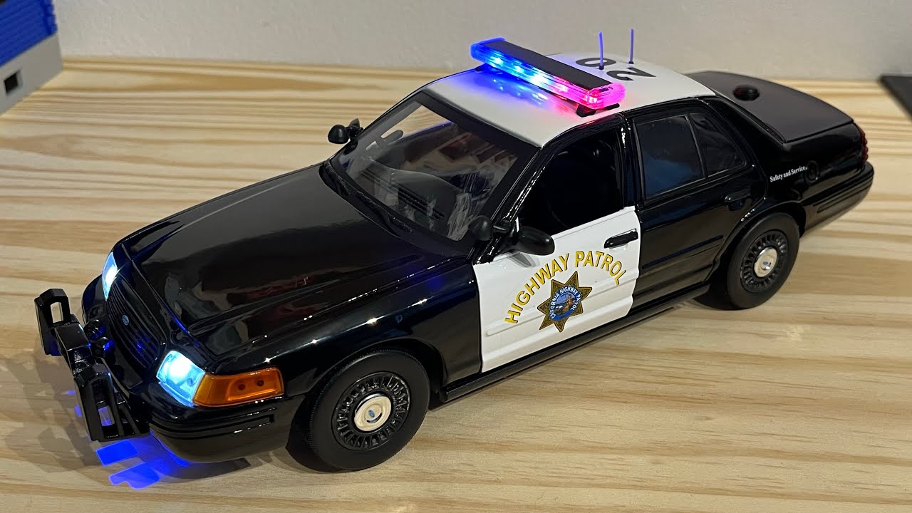 1/18 Scale CHP Ford Crown Victoria with working LED lights - YouTube