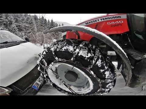 Kurtarmak İçin Gittiğimiz Araca Çarptım! (Zincir Bile İşe Yaramadı) | Massey Ferguson 5440