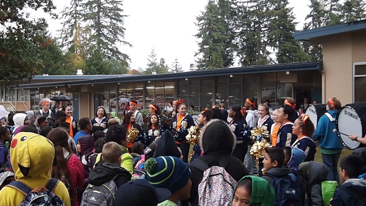 FWPS Decatur High School Drumline + Cheer - YouTube