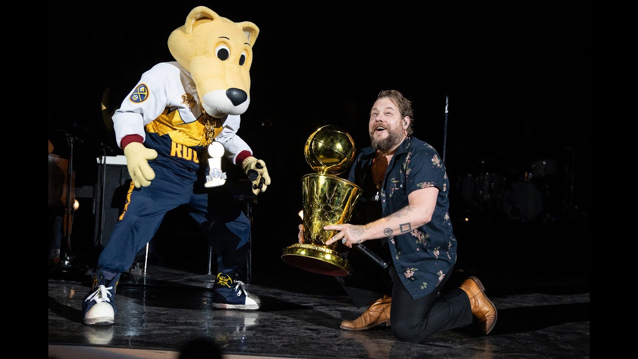 Nathaniel Rateliff & The Night Sweats Joined by Denver Nuggets Mascot ...