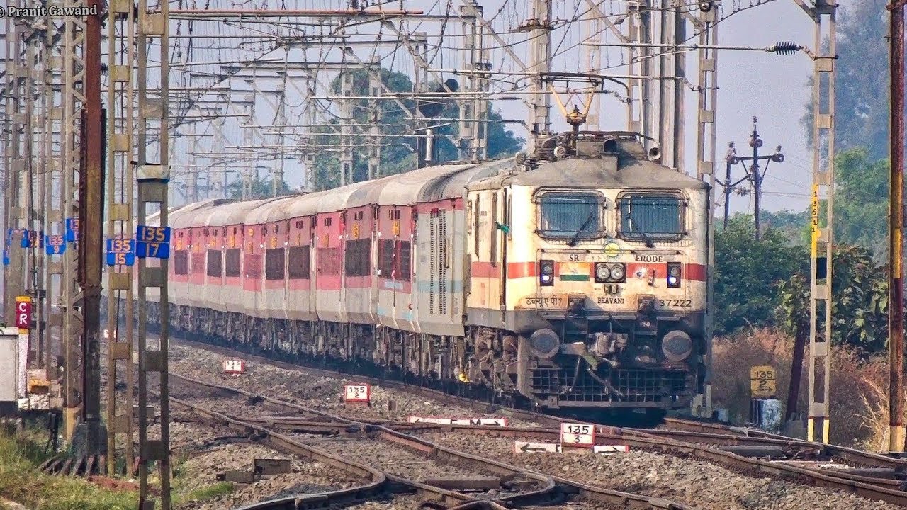 Speedy WAP-7 with Bhubaneswar KSR Bengaluru Prasanti Express ...