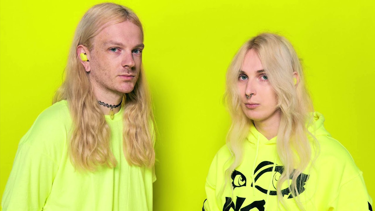 mememe-100 gecs (bass boosted) - YouTube