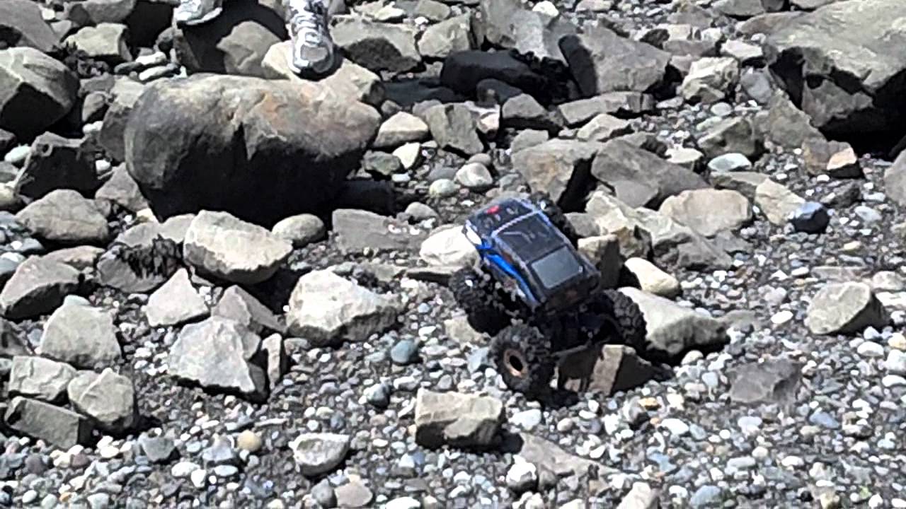 Redcat racing Rockslide rs10 on the rocks - YouTube