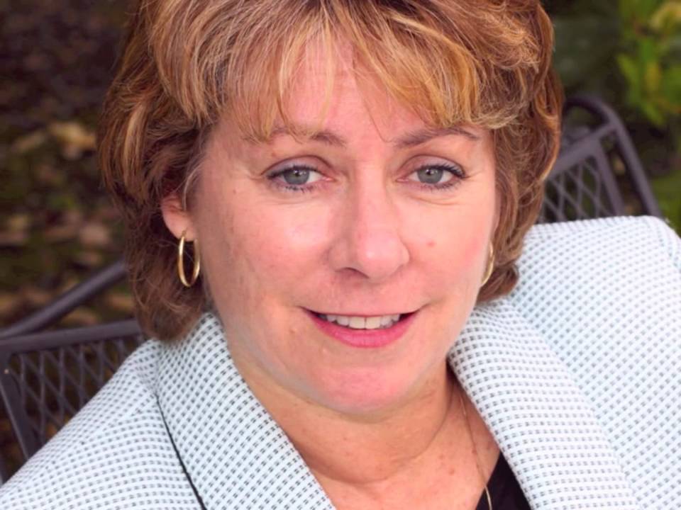 Debra Miller - Women in Business 2010 winner - Human Resources - YouTube