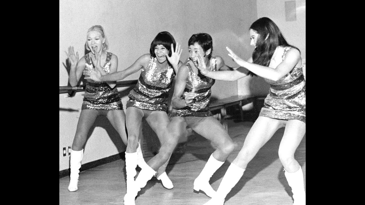 Les Clodettes unico singolo in italiano - YouTube