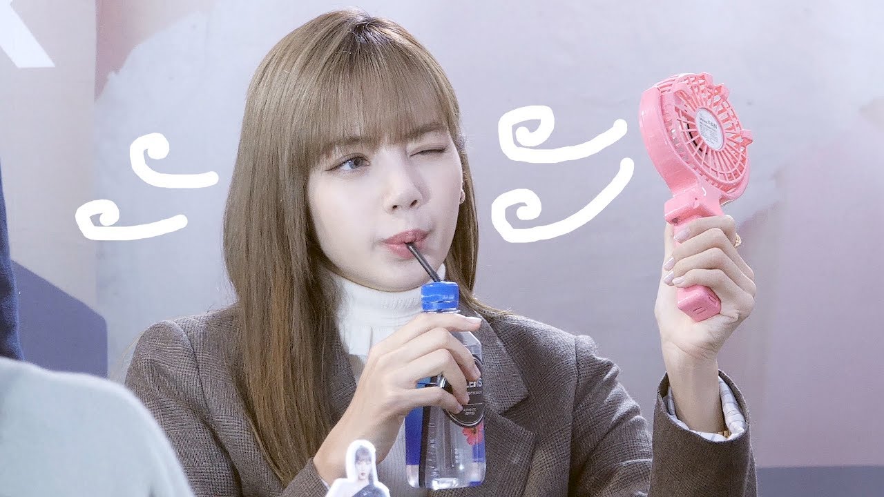 [ENG] 너무 더운 리사 Lisa is hot : 블랙핑크 팬사인회 BLACKPINK fansign event : 잠실 롯데 ...