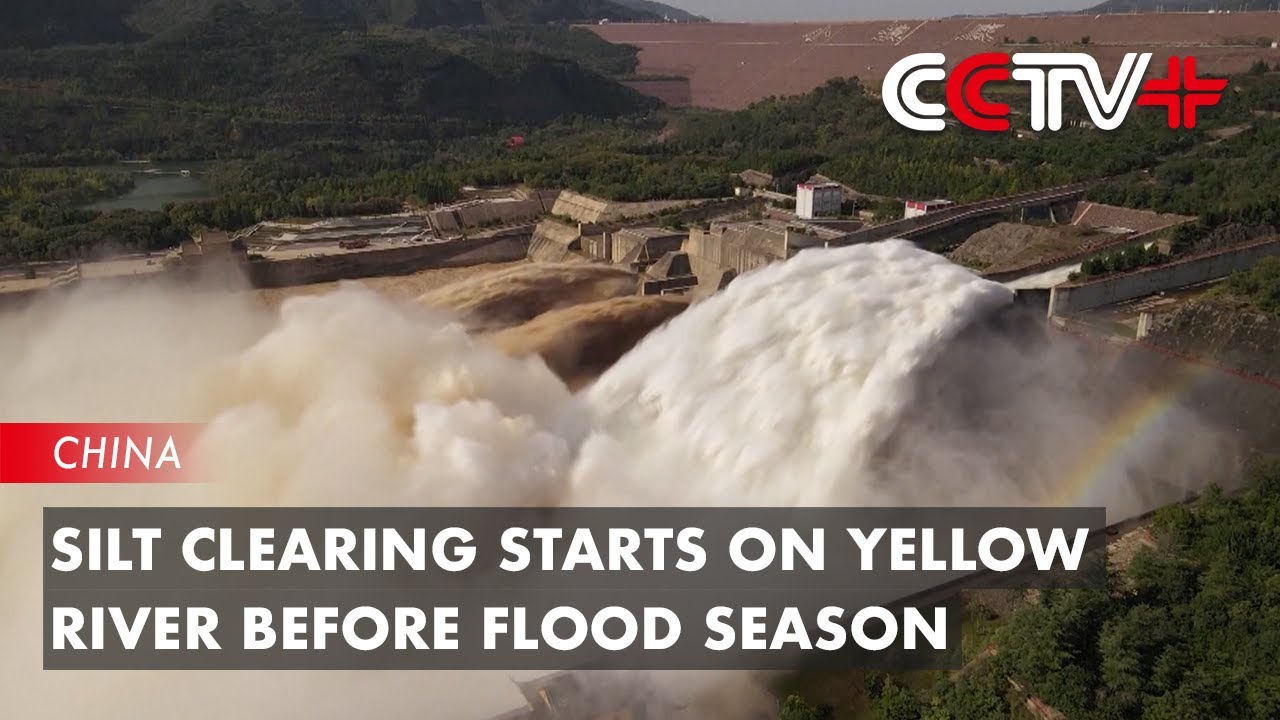 Silt Clearing Starts on Yellow River Before Flood Season - YouTube