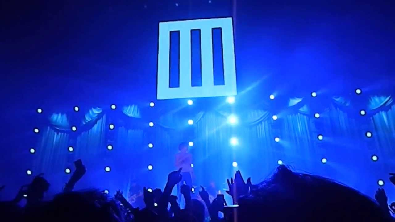 Still Into You (Live) - Paramore Manchester 20/9/2013 - YouTube