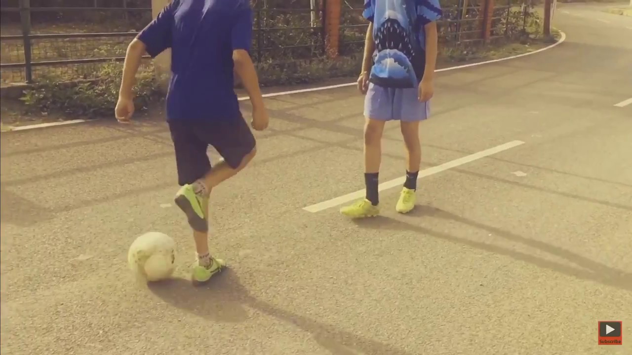 Knee Akka - Learn panna: Street football skills tutorial - YouTube