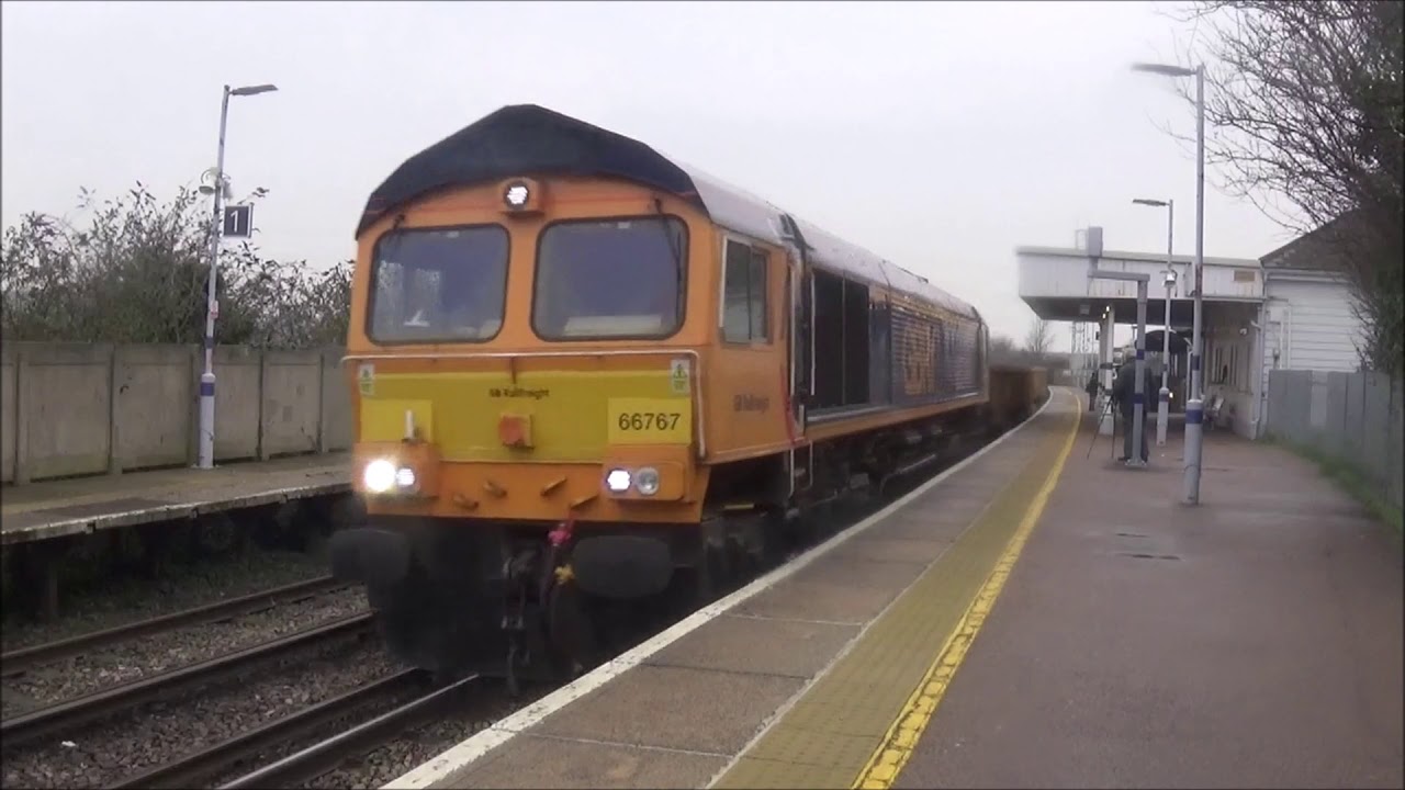 GBRF class 66767 pulling ballest at Northfleet - YouTube