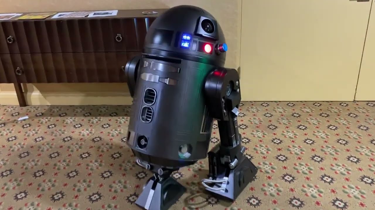 C2-B5 from Star Wars: Rogue One at Wonderfest - YouTube