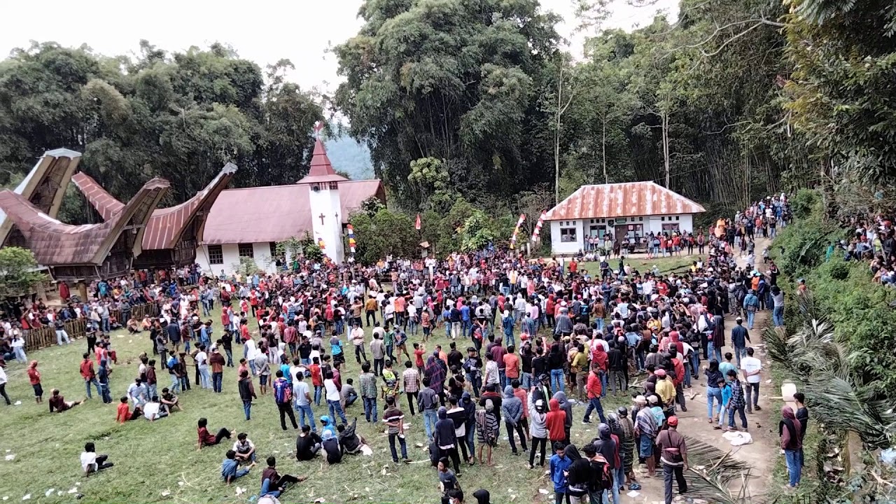 Acara penutupan ma'nenek "Sisemba" 2020 Toraja - YouTube