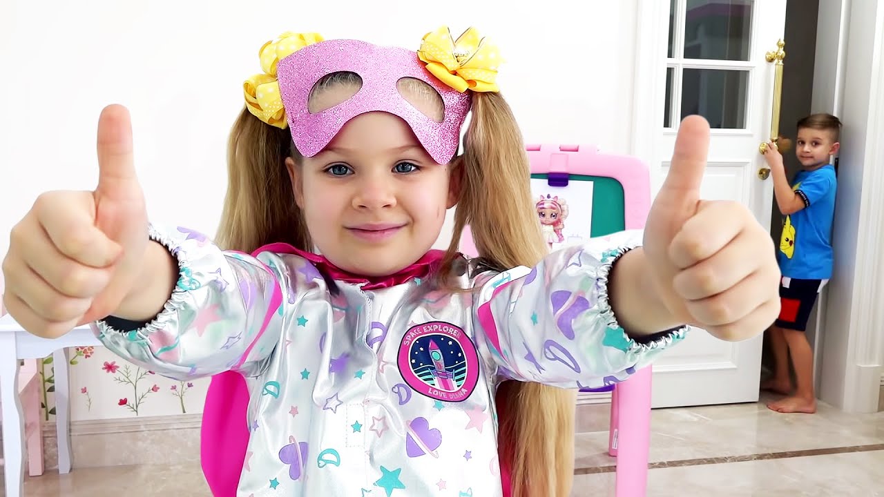 Diana and Stella - Helping a Friend Story! - YouTube