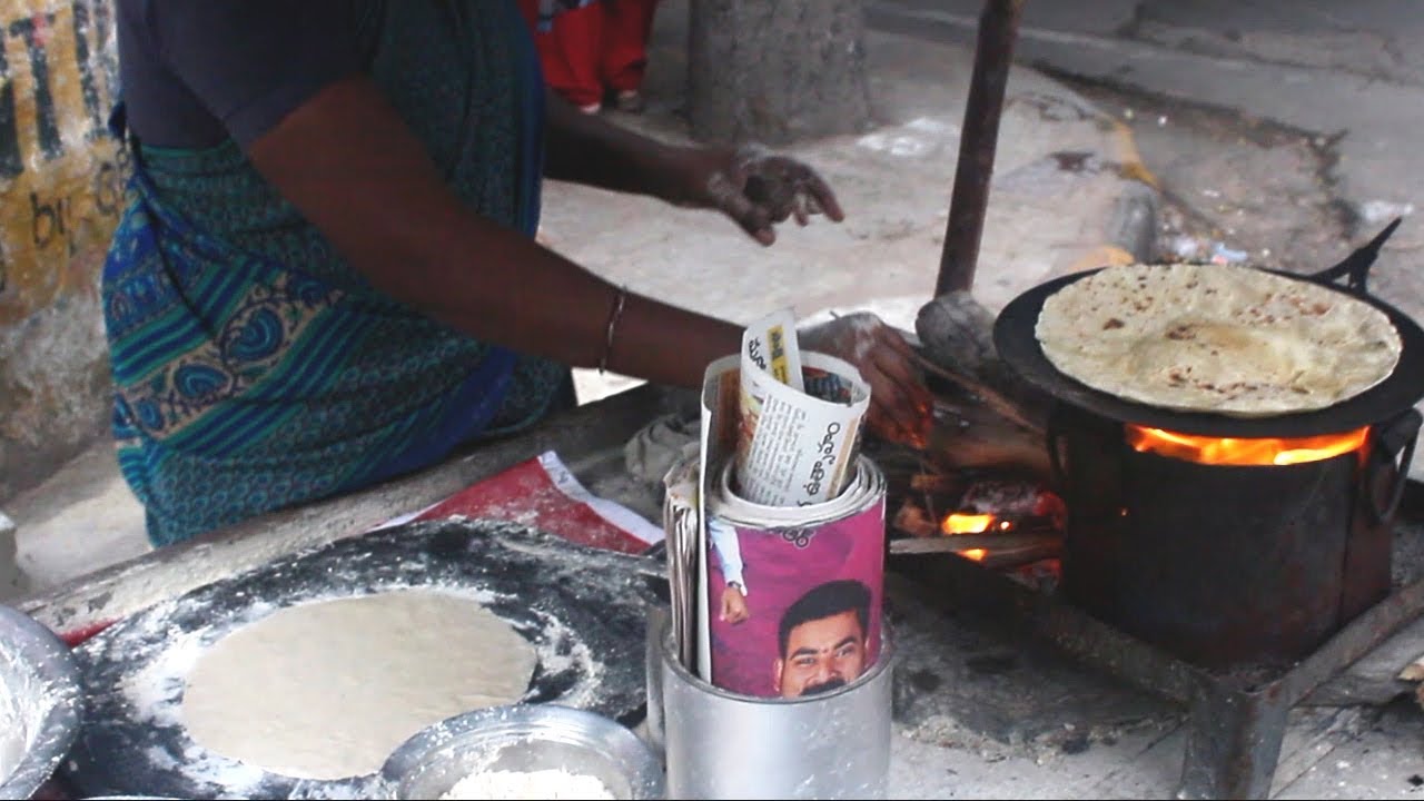 Hyderabad Street Jonna Roti | Villiage Jonna Rotte In HYD | jowar roti ...