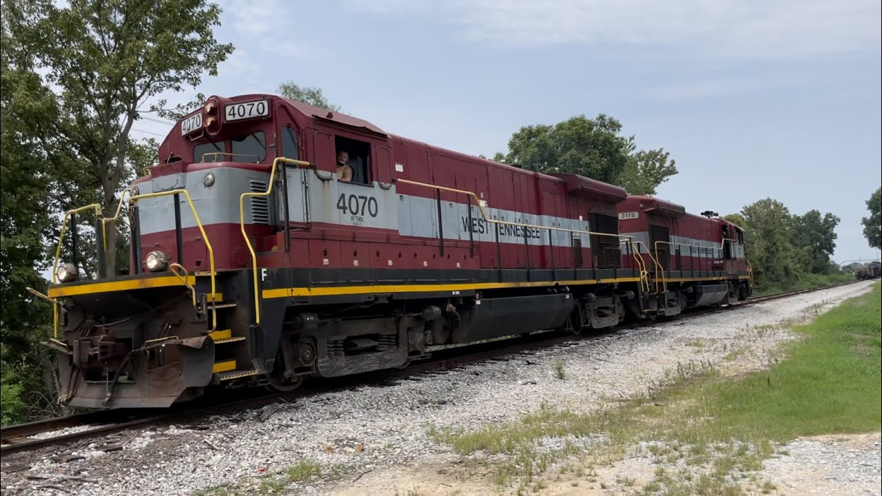 WTNN 4070 B23-7 w/ Nice RS3L Leads a Light B23-7 Duo Power Move - YouTube