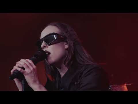Allie X- Bon Voyage- Live in Austin