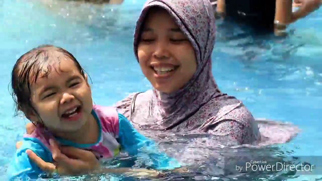 Playing water at Opi water fun Palembang (Senangnyasalwa bermain air di ...