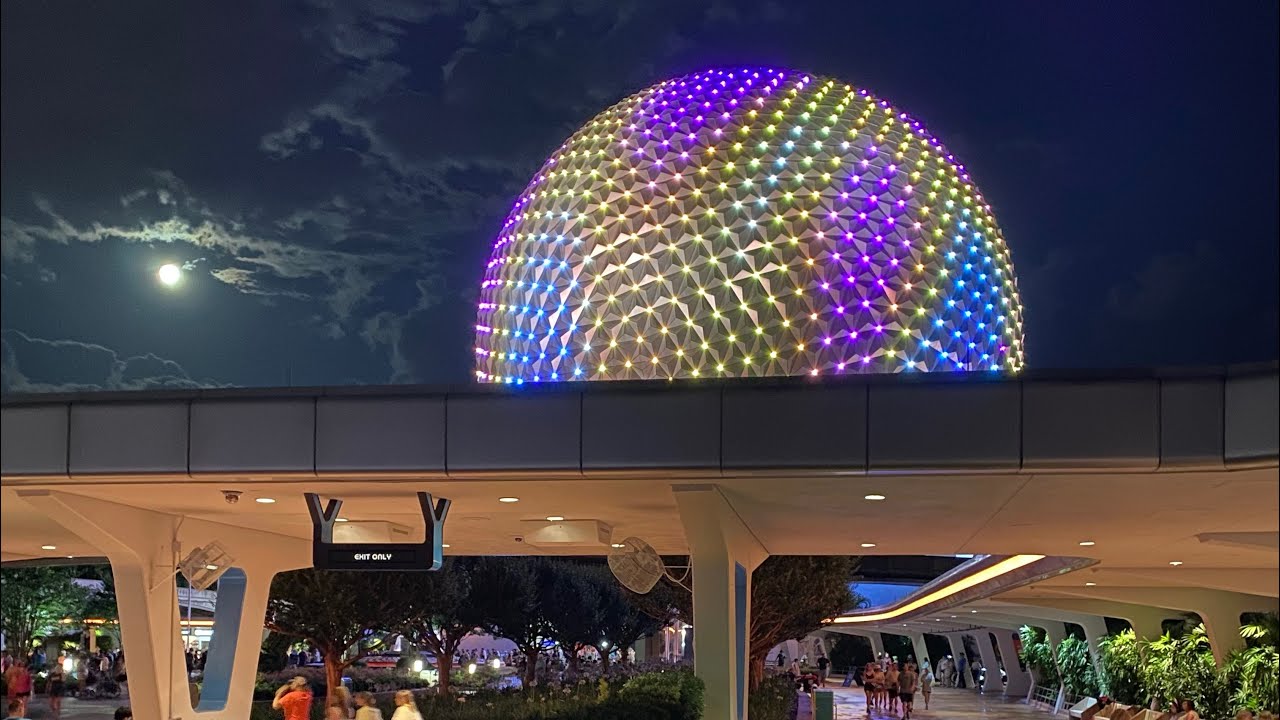 Epcot ball gets hit by MASSIVE thunderstorm - YouTube