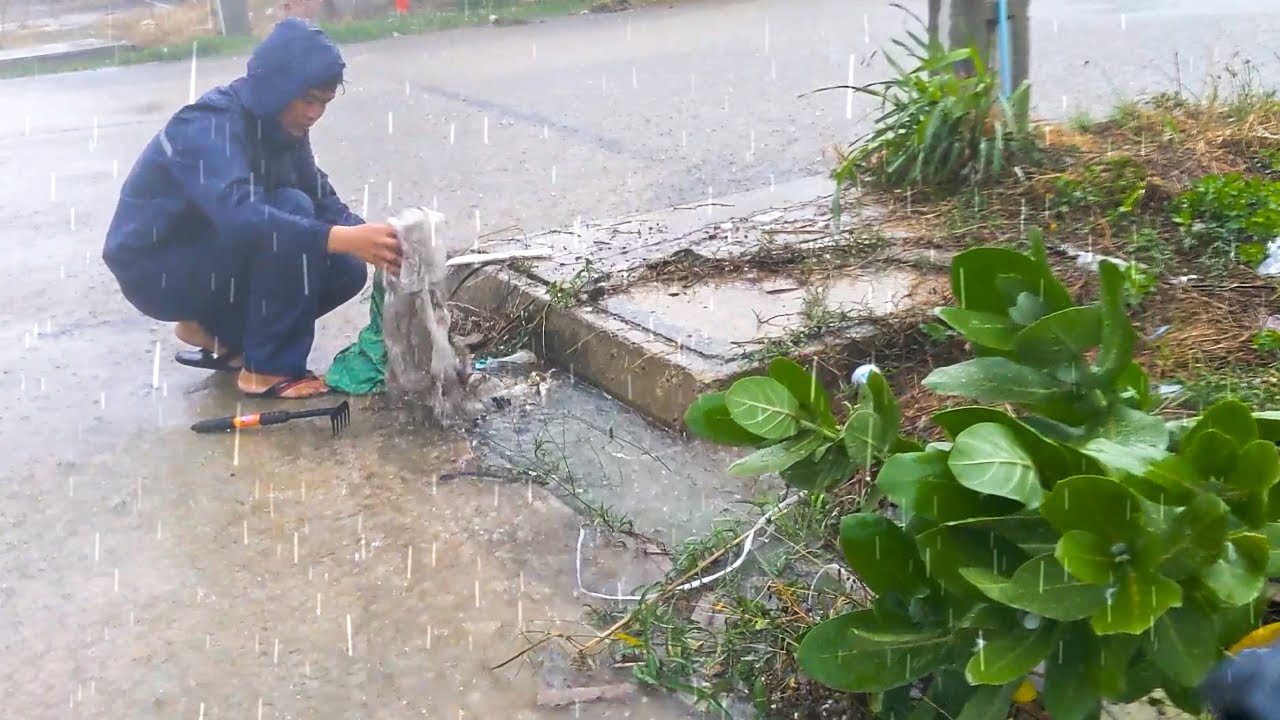 Heavy Raining! Unclogging Big Culvert Drain It's Much More Trash - YouTube