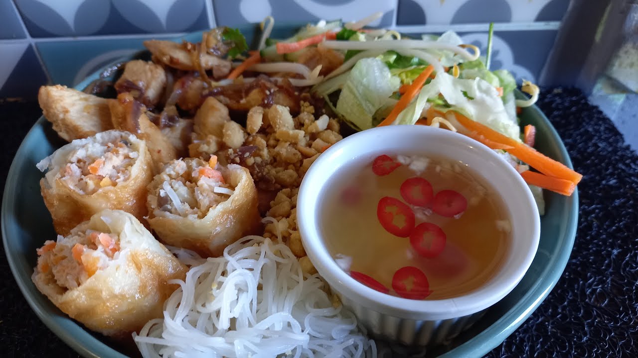 Vietnamese Chicken Bo Bun Salad Recipe| Salade Bo Bun au Poulet - YouTube