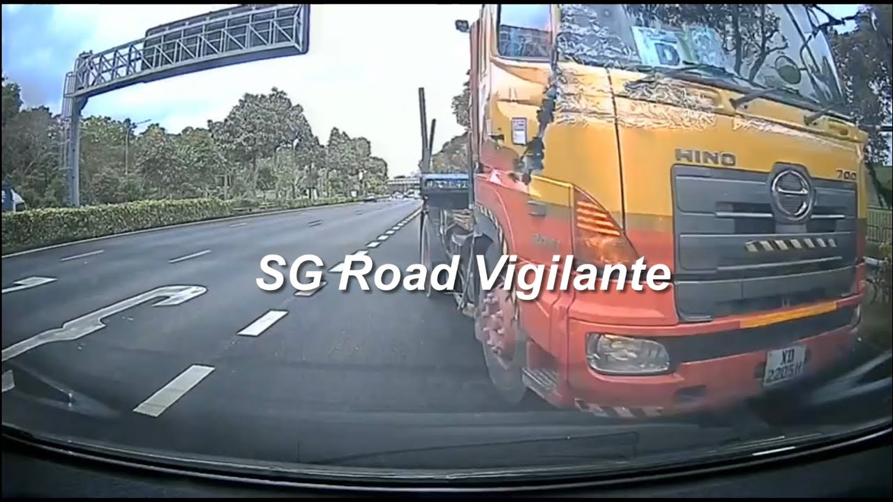 25feb2025 kje #XD2205H hino truck unable to stop in time, swerve into ...