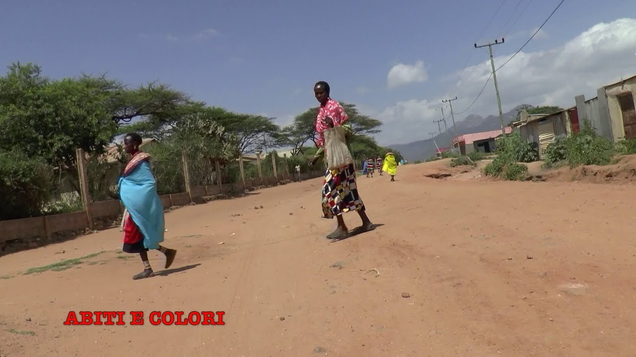 Quattro passi fuori CHW (Catholic Hospital Wamba) - YouTube