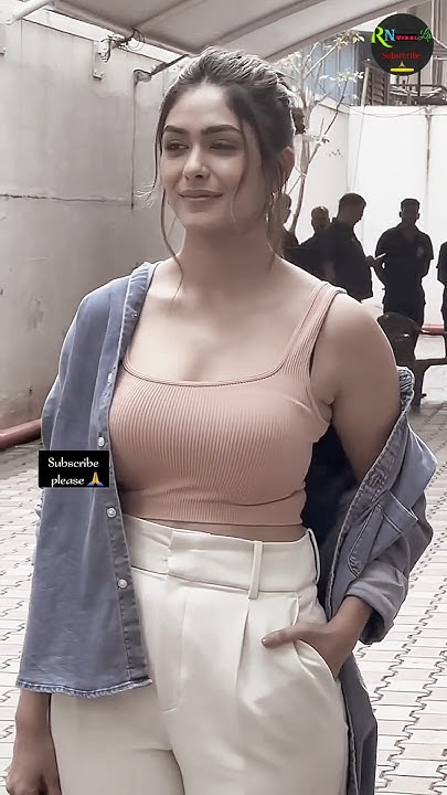 Tollywood Actress Gorgeous 😍 #shorts #song #bollywood #hindisong #mrunalthakur #actress #love ...