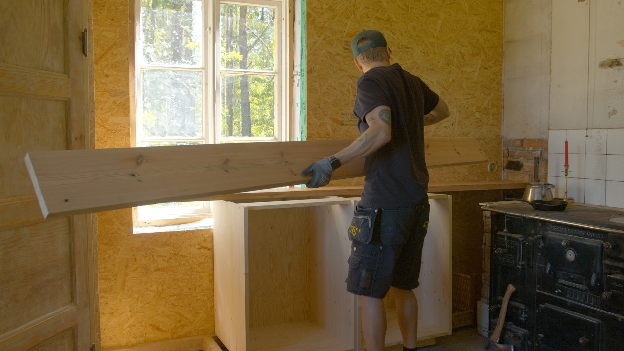 Ch. 86 - Planing 100-Year-Old Floorboards For Countertop - YouTube