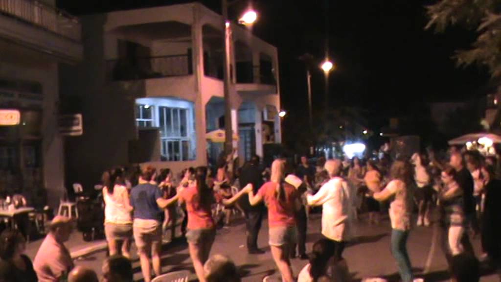 M2U03405 ΤΟ ΠΑΡΑΔΟΣΙΑΚΟ ΓΛΕΝΤΙ ΣΤΗΝ ΠΛΑΤΕΙΑ ΝΕΟΧΩΡΟΥΔΑΣ ΤΗΝ 25-26 ...