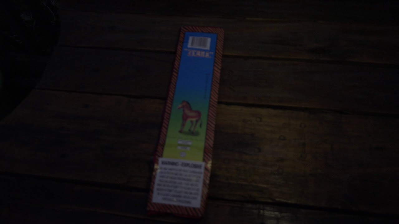 ZEBRA 100 STRIP FIRECRACKERS - PYRO PLAY TIME - YouTube