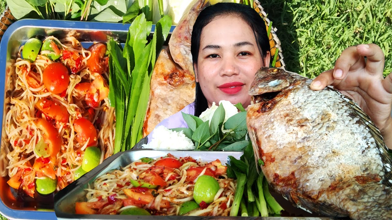 Wow! yummy Again, today there is papaya and salted grilled fish. - YouTube